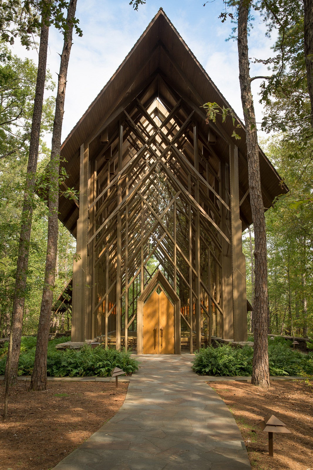 The true story behind America's enchanted glass chapels | Roadtrippers
