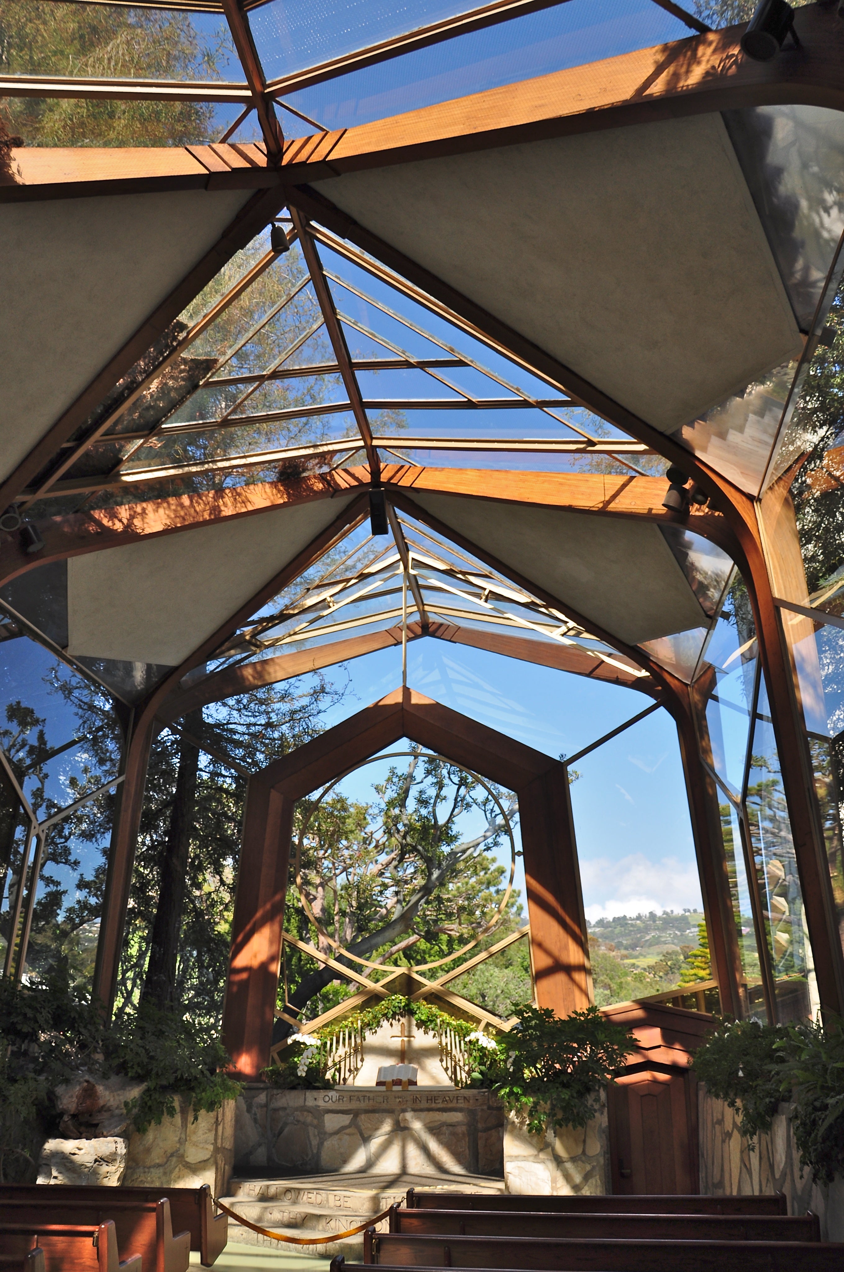 The true story behind America's enchanted glass chapels | Roadtrippers